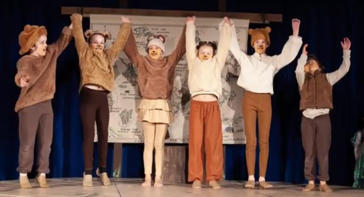 Winnie-the-Pooh kids play: cast list, sound cues, script sample.